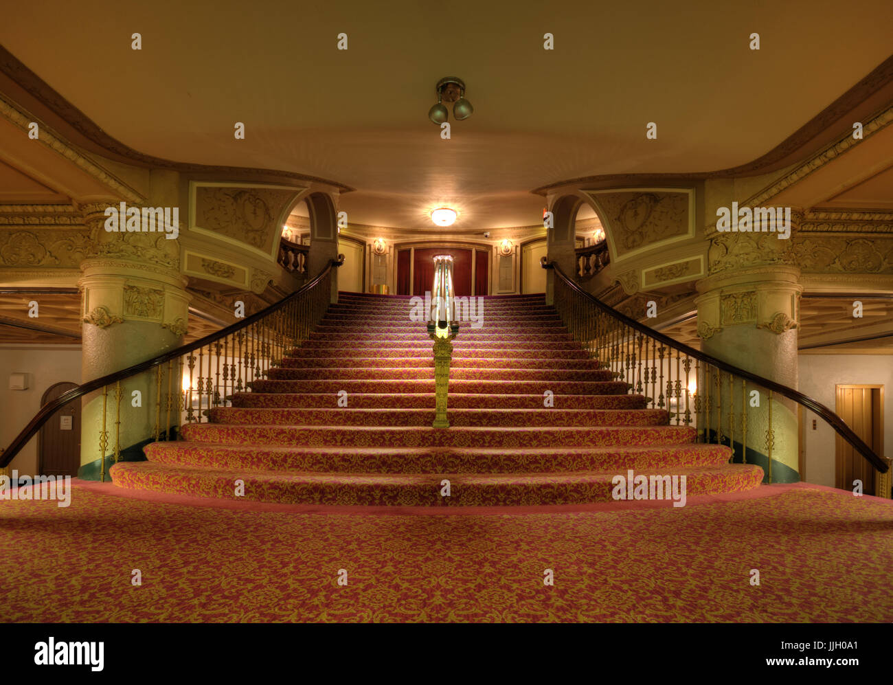 Grand entrance stairway interior hi-res stock photography and images ...