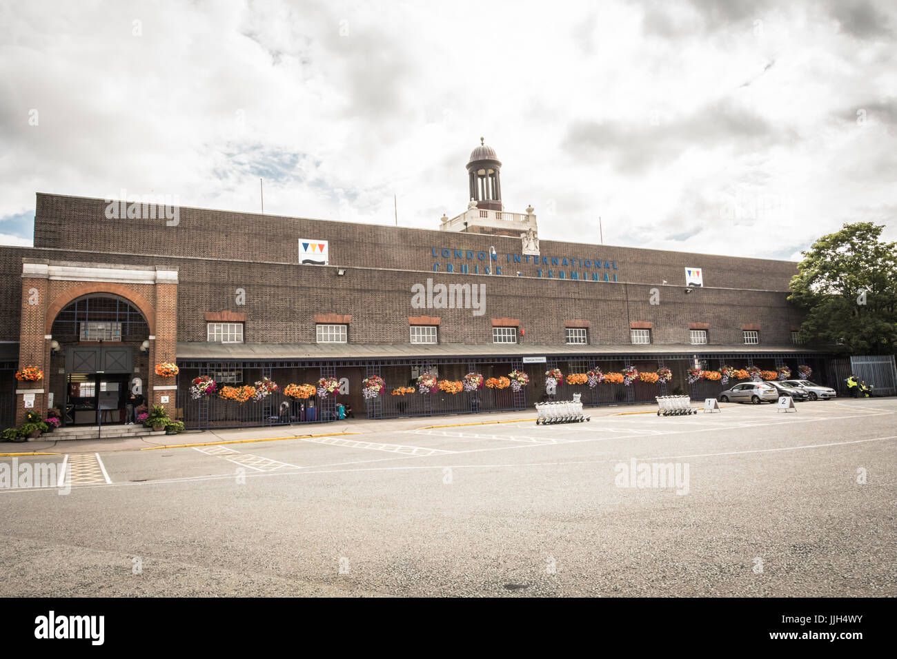Tilbury Cruise Terminal on the river Thames,Essex, UK Stock Photo - Alamy