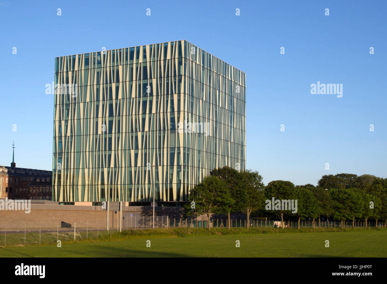 The Sir Duncan Rice Library at Aberdeen University Stock Photo - Alamy