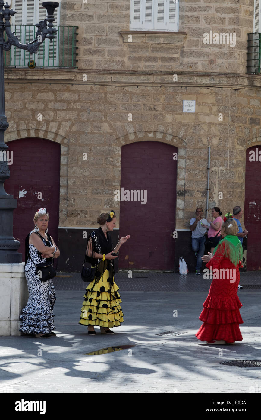 Spanish ladies in traditional costume Stock Photo - Alamy