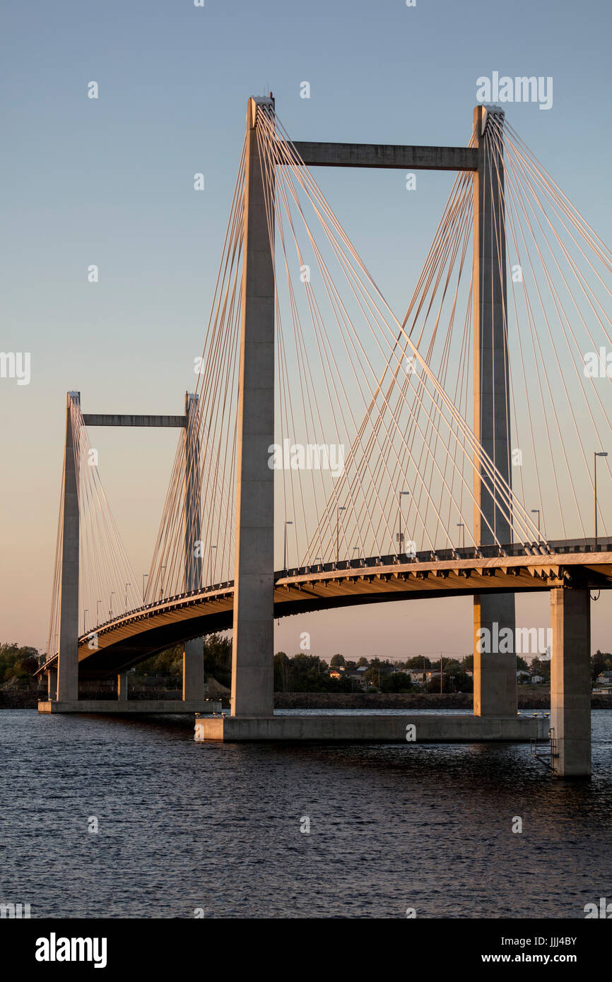 Tri cities cable bridge hi-res stock photography and images - Alamy