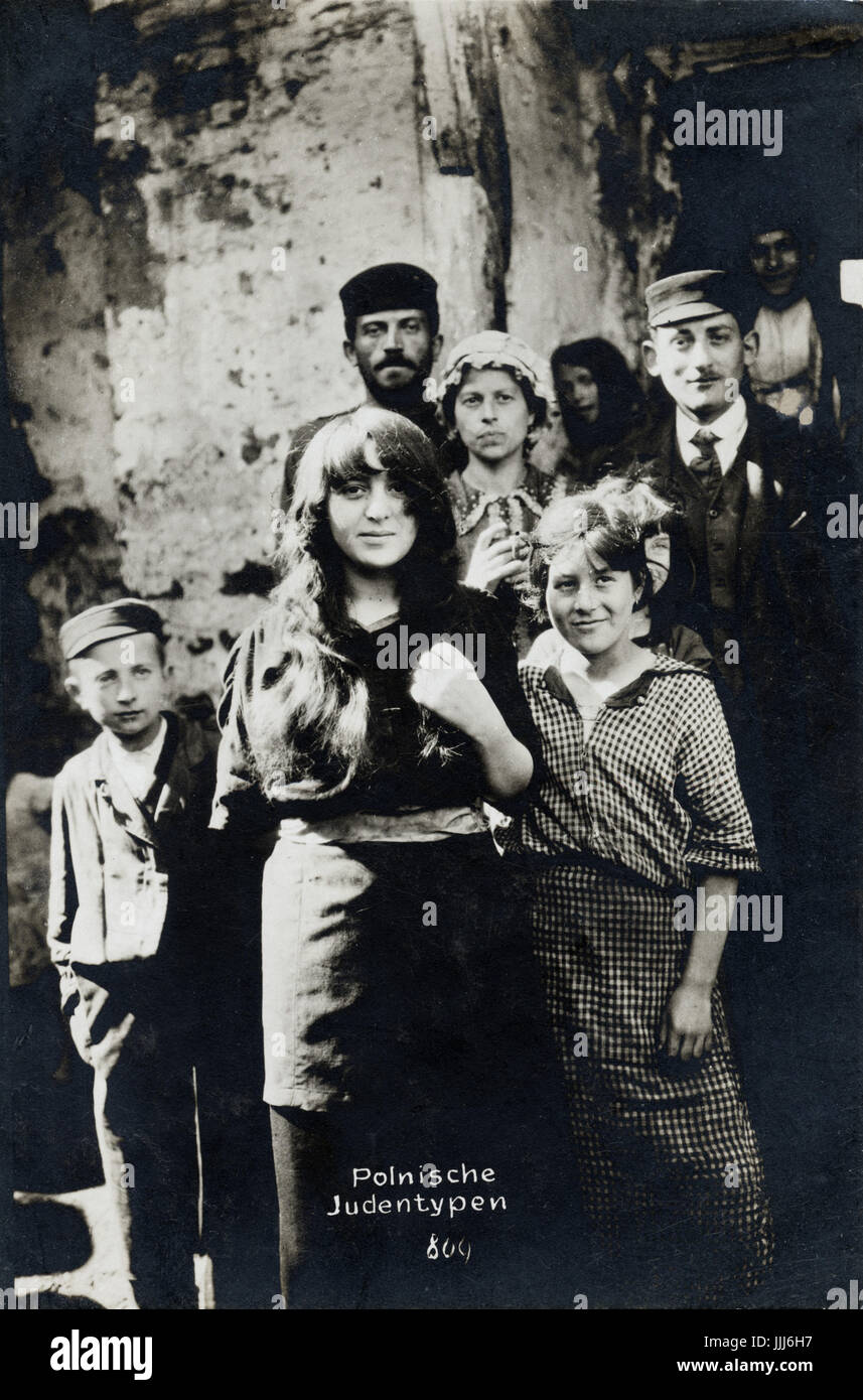Group portrait of Polish Jews, 1914-1918 Atmospheric sunlit portrait ...