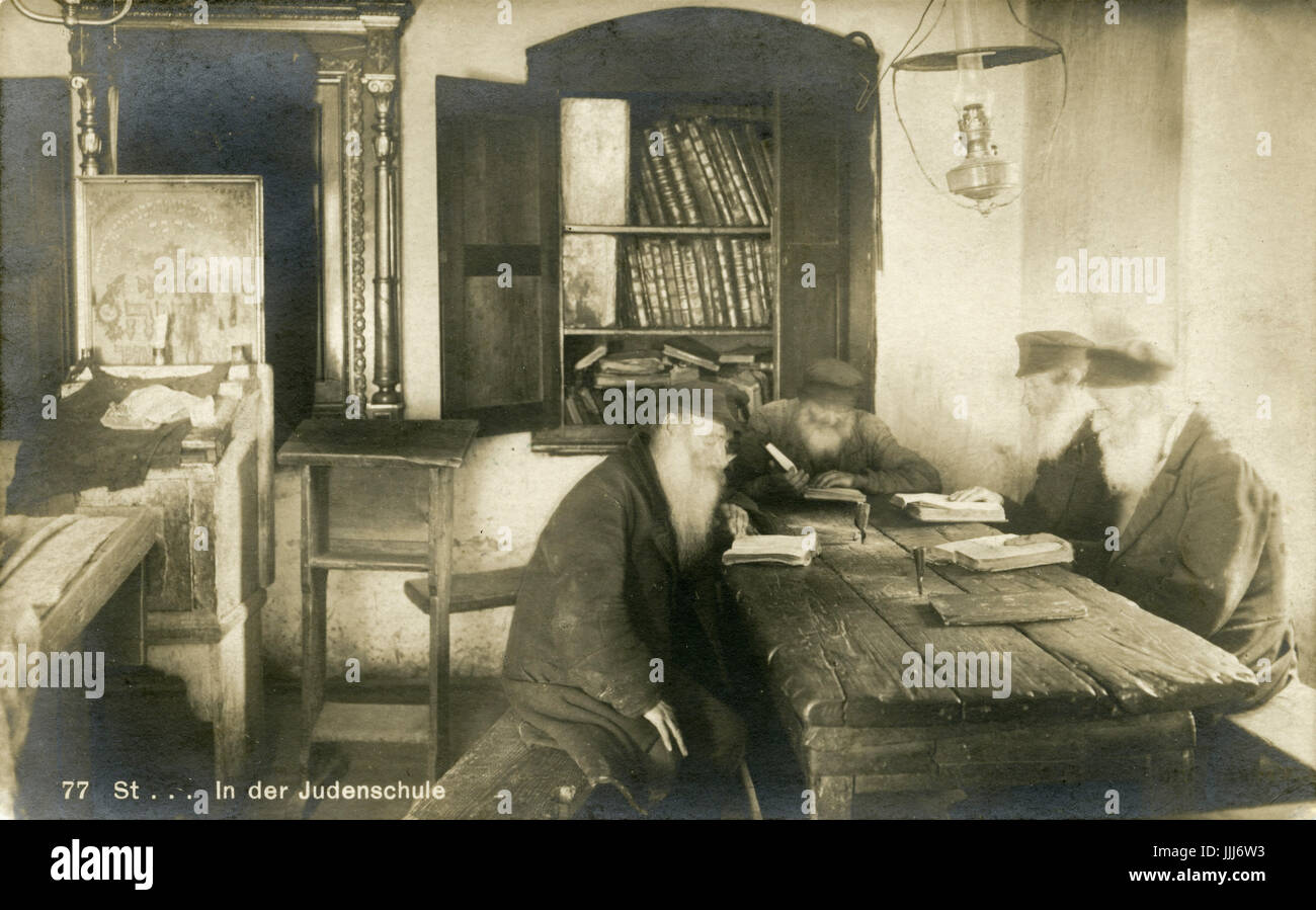 Polish Jews studying in a prayer house c.1917. Caption reads: 'In der ...