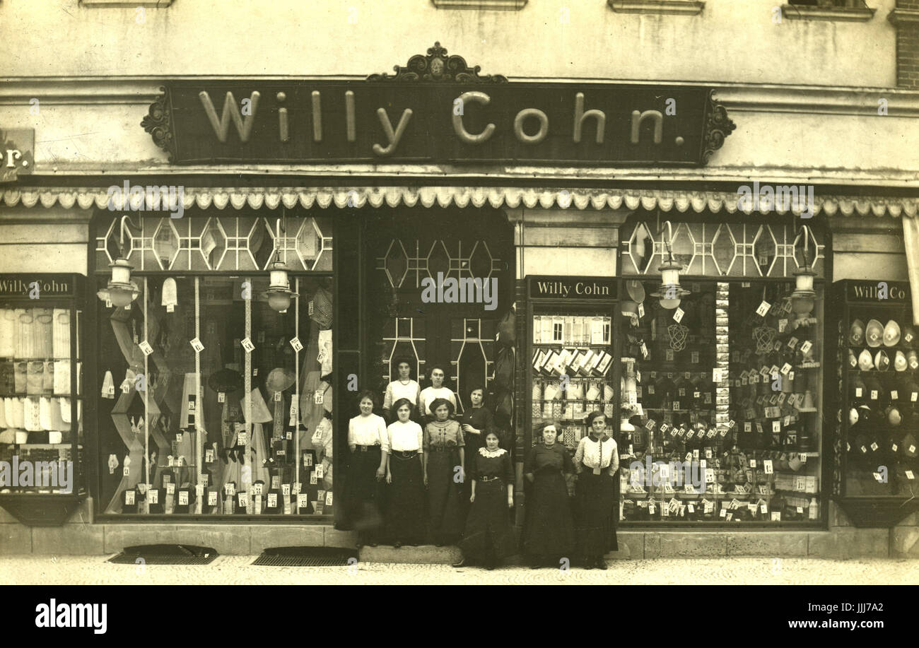 Willy Cohn - Jewish Shop in Germany (Berlin?); staff standing outside ...