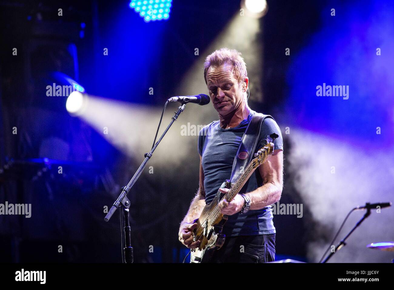 Sting singer hi-res stock photography and images - Alamy