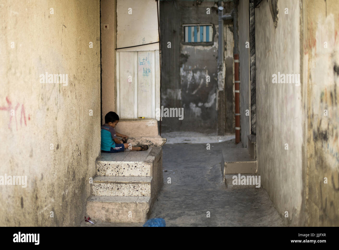 Gaza City, The Gaza Strip, Palestine. 20th July, 2017. A Palestinian ...