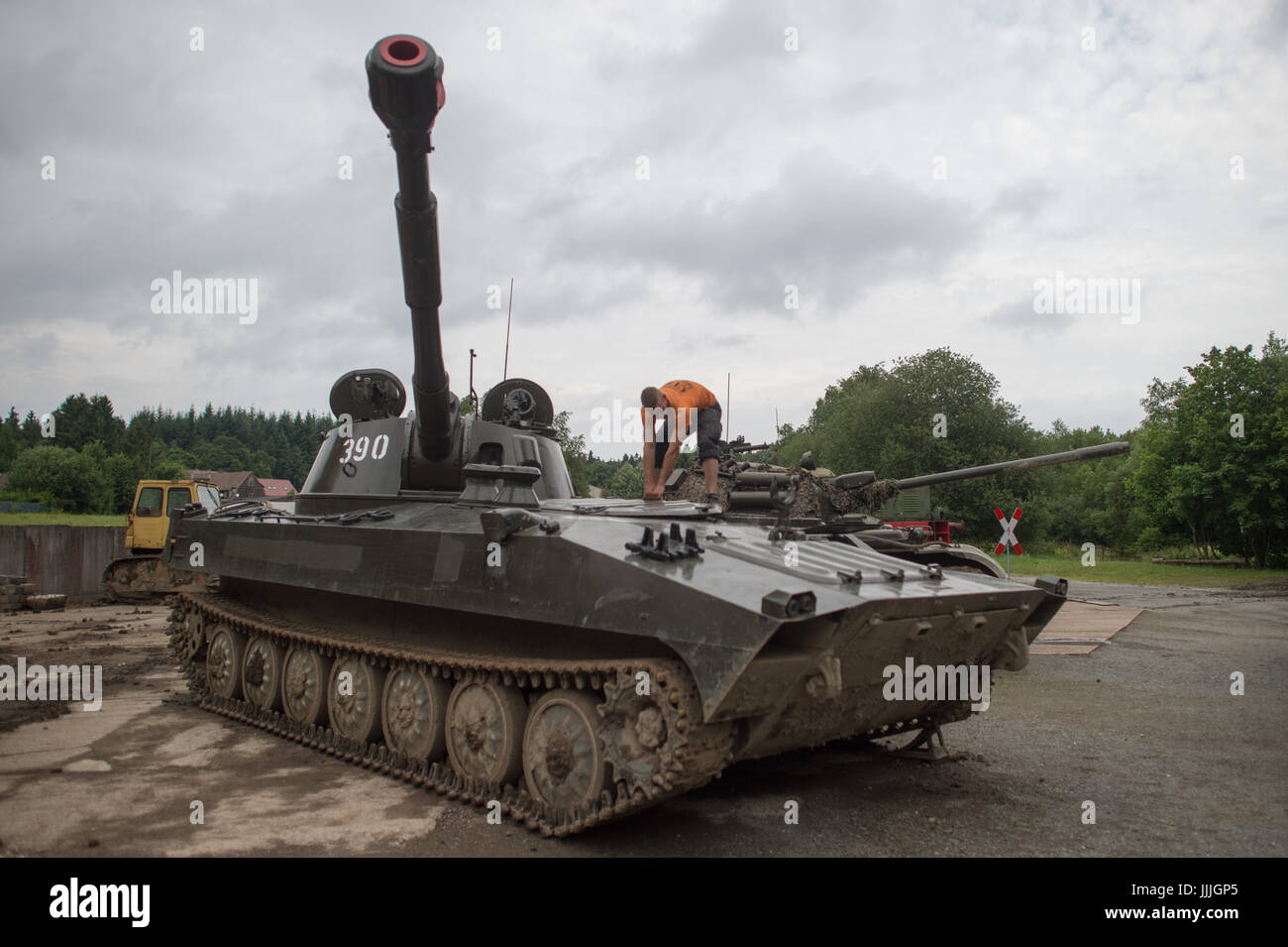 Russian tanks howitzer hi-res stock photography and images - Alamy