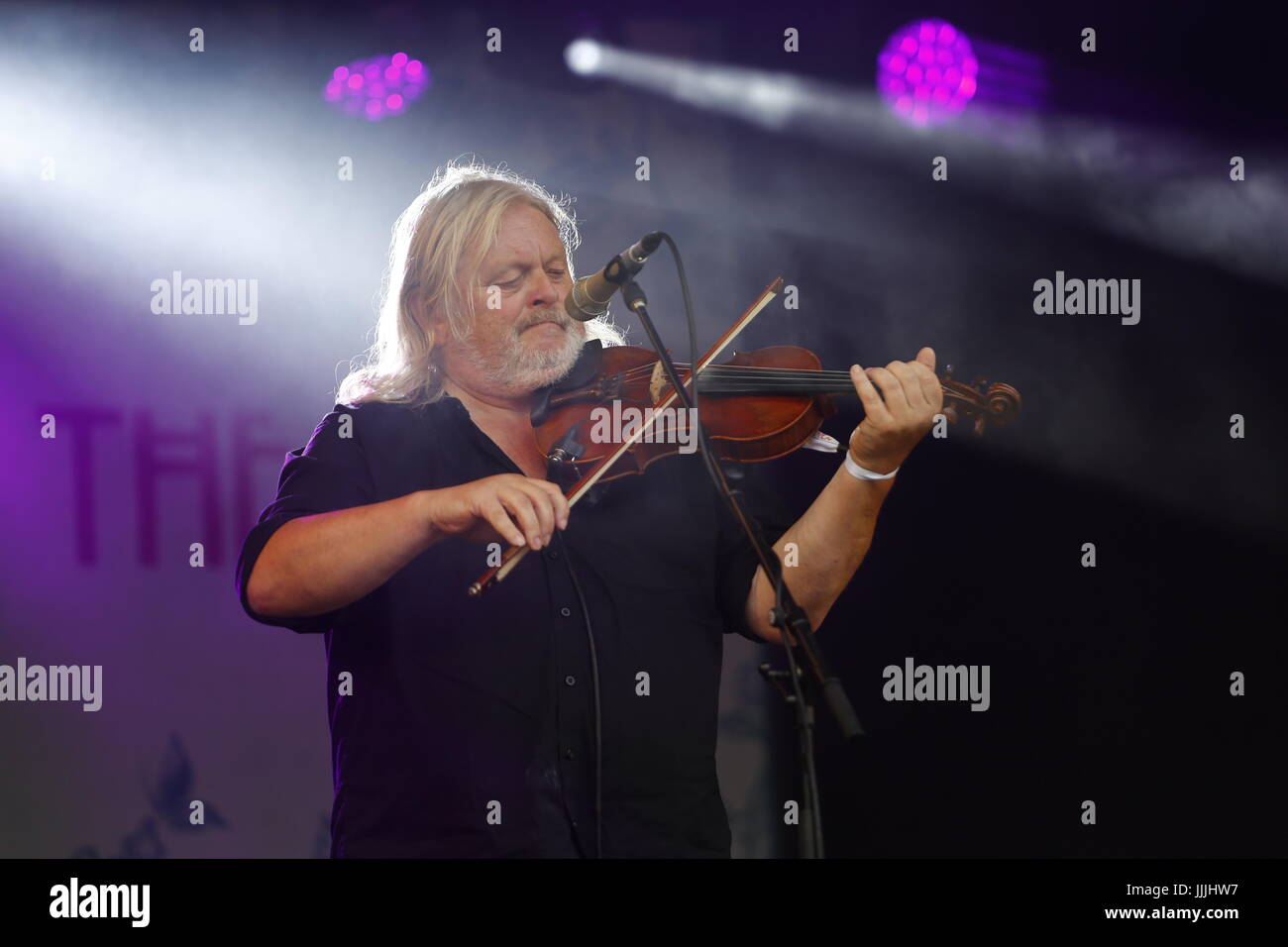 Paul Beer, fiddler for folk favourites Show of Hands at independent ...