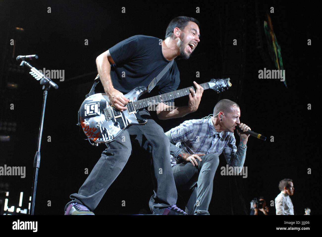 Mike Shinoda and Chester Bennington of Linkin Park performs live on The ...