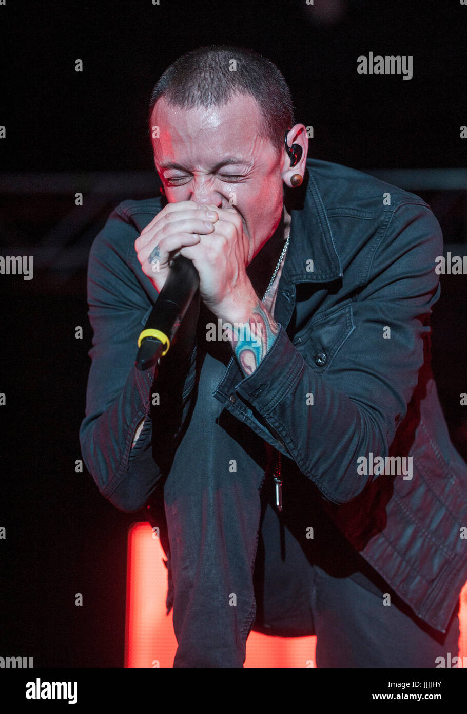 Linkin park singer dead hi-res stock photography and images - Alamy
