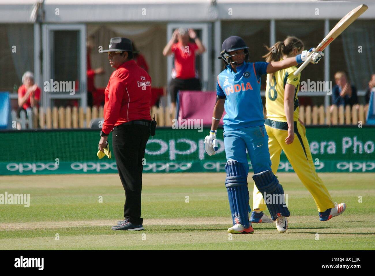 Woman cricket player hi-res stock photography and images - Alamy