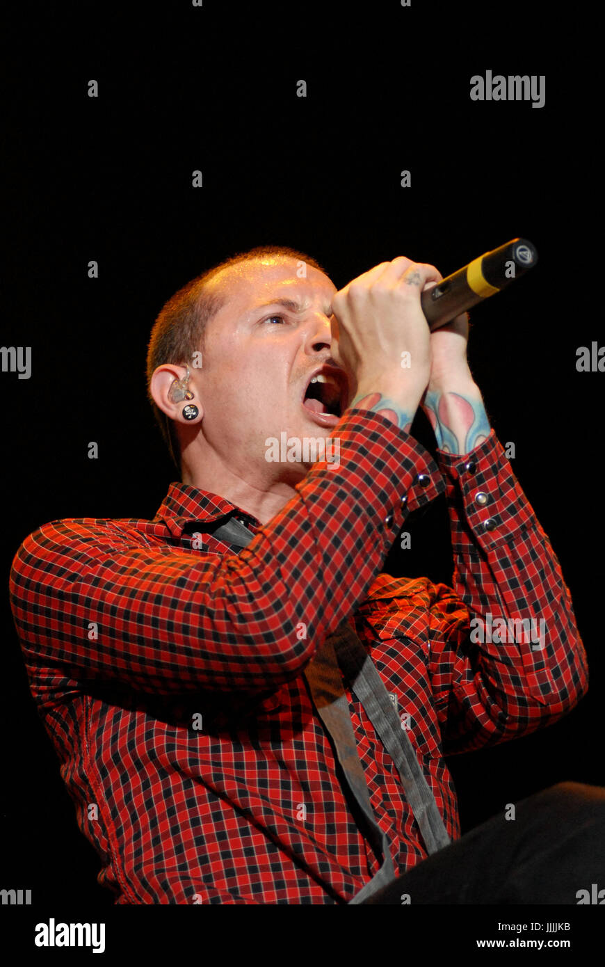 Chester bennington hi-res stock photography and images - Alamy