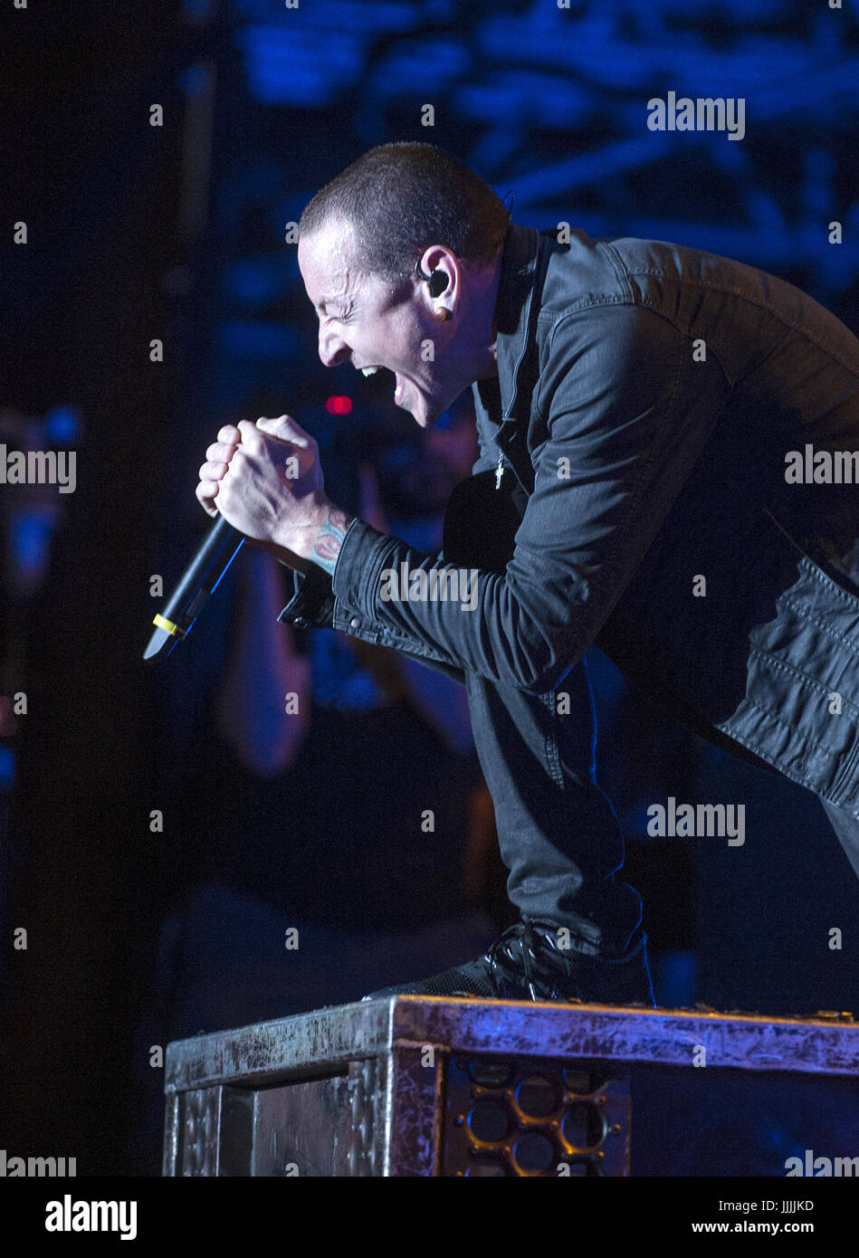 Chester bennington dead hi-res stock photography and images - Alamy