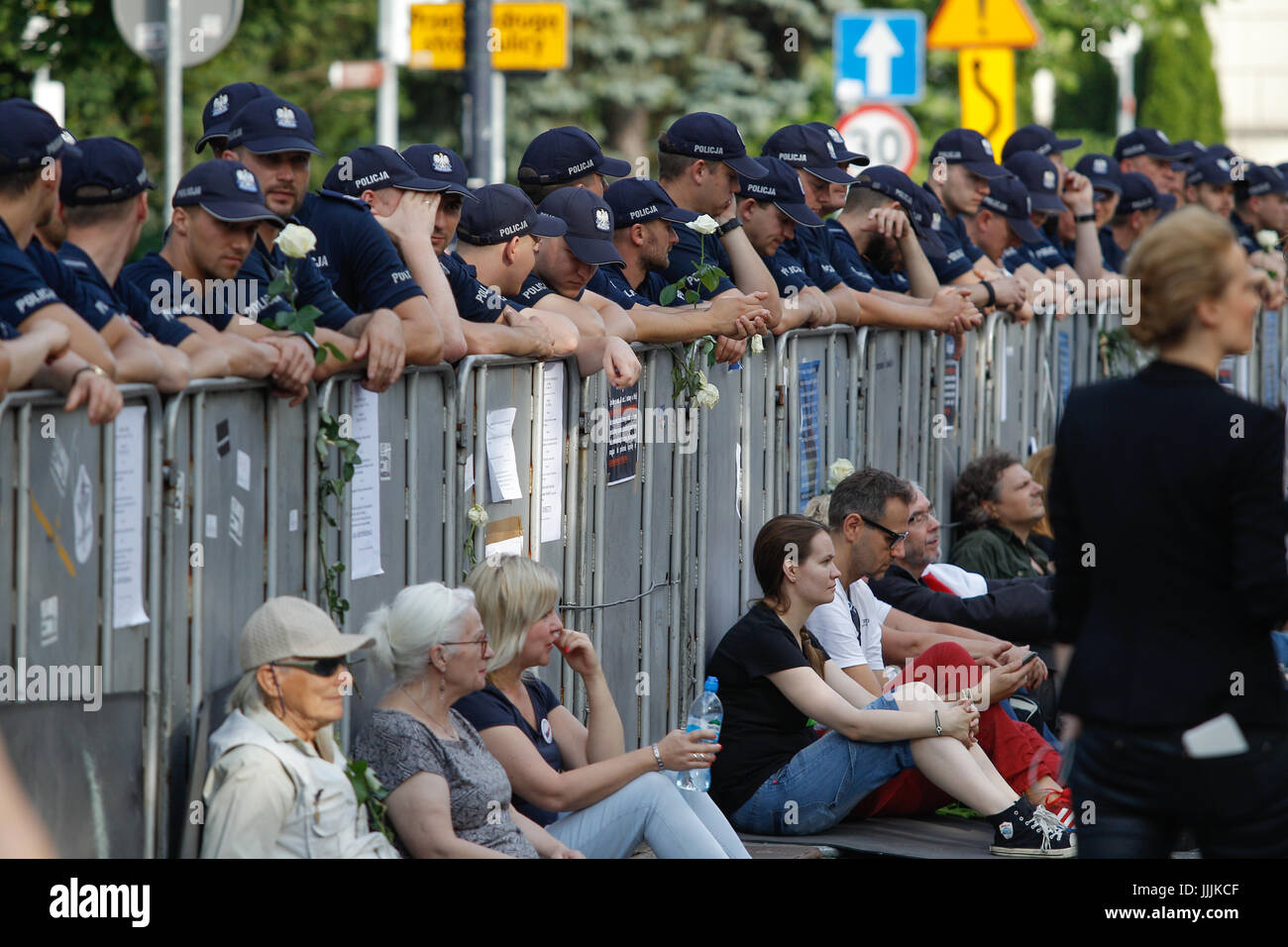 Warsaw, Poland. 20th July, 2017. Hundreds of people in Warsaw protest ...