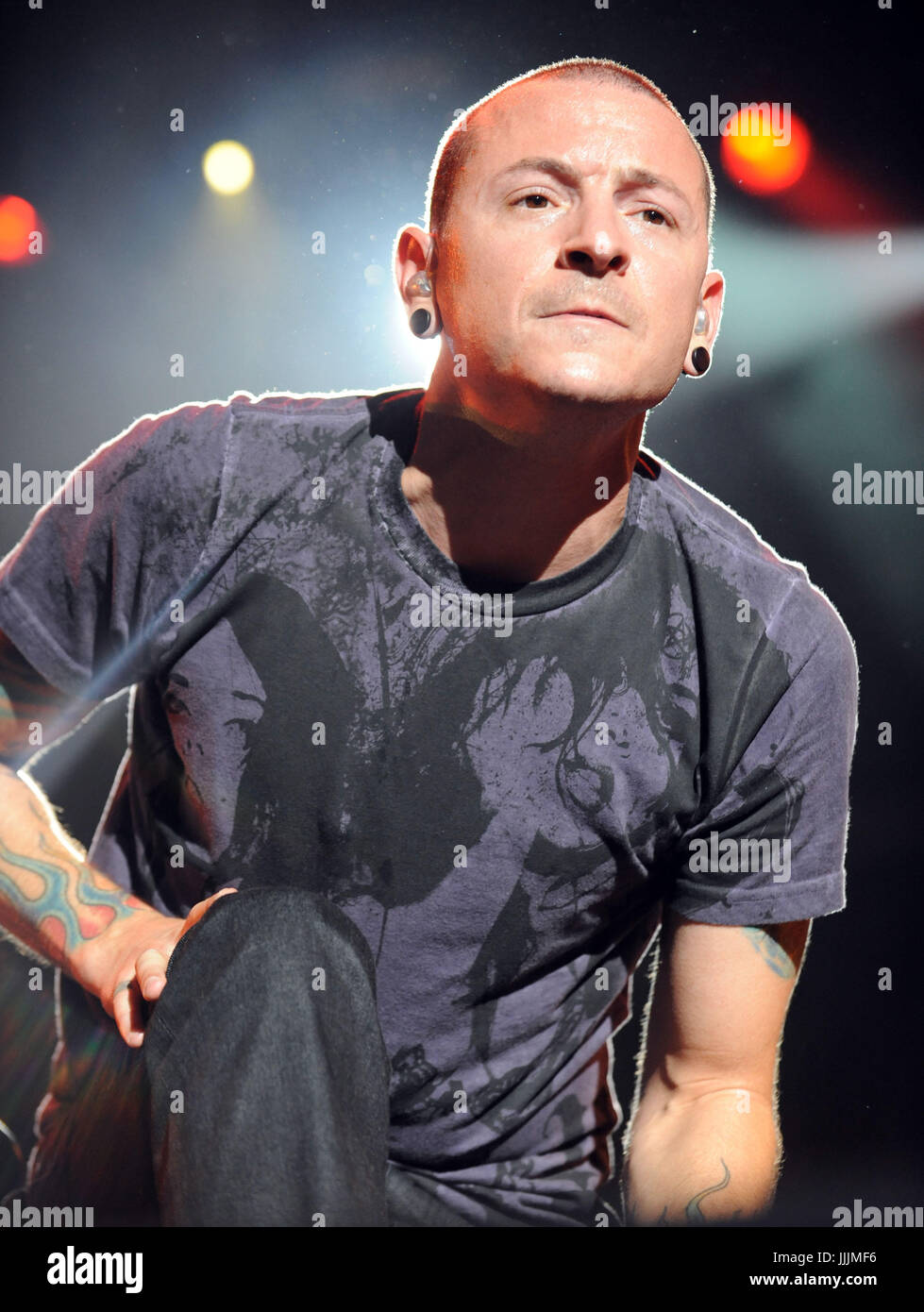 Chester Bennington Dead High Resolution Stock Photography and Images ...