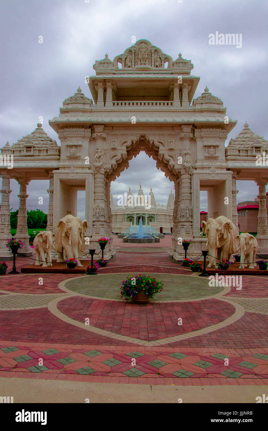 Baps shri swaminarayan mandir chicago hi-res stock photography and ...