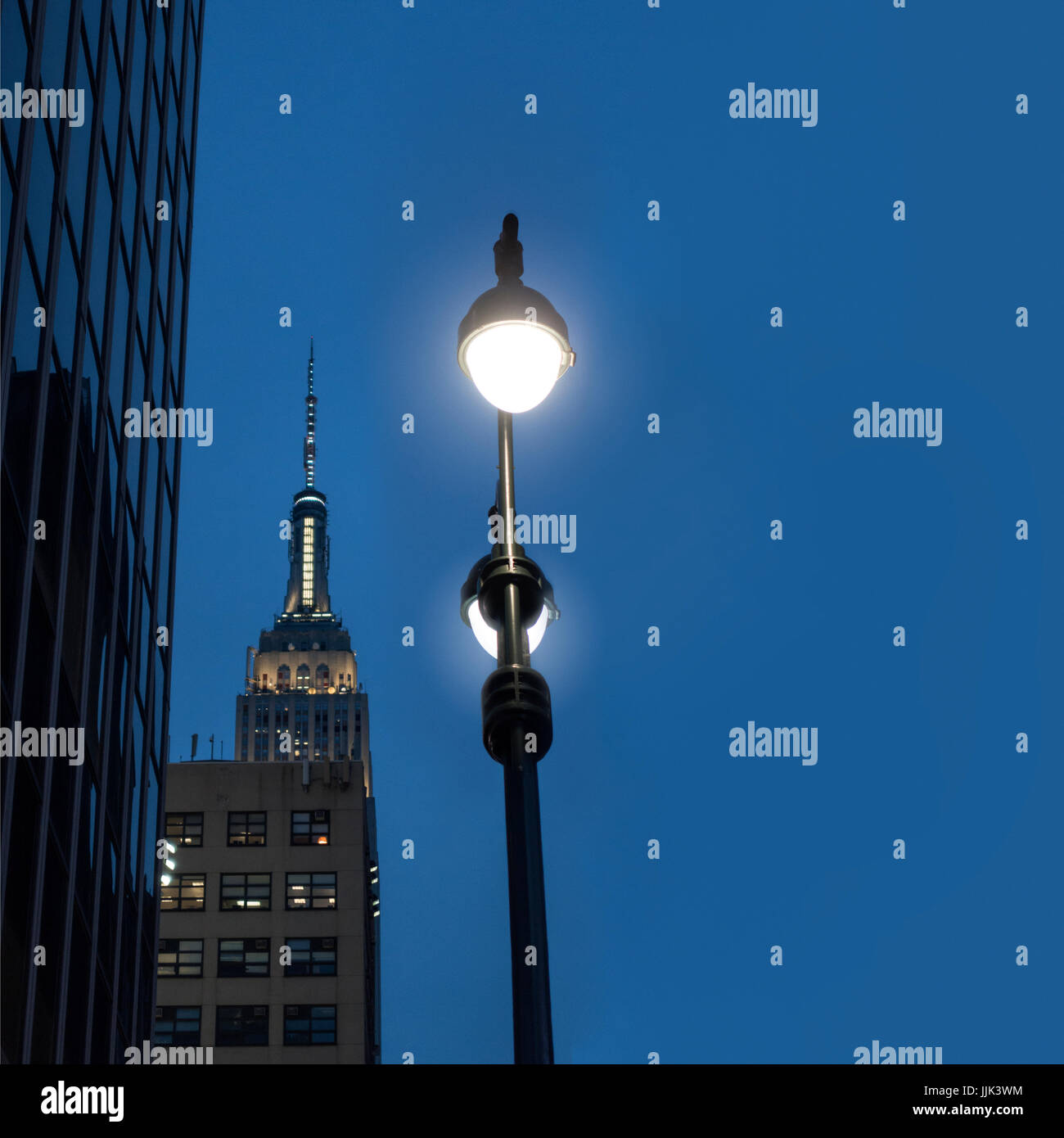 Empire state building dusk hi-res stock photography and images - Alamy