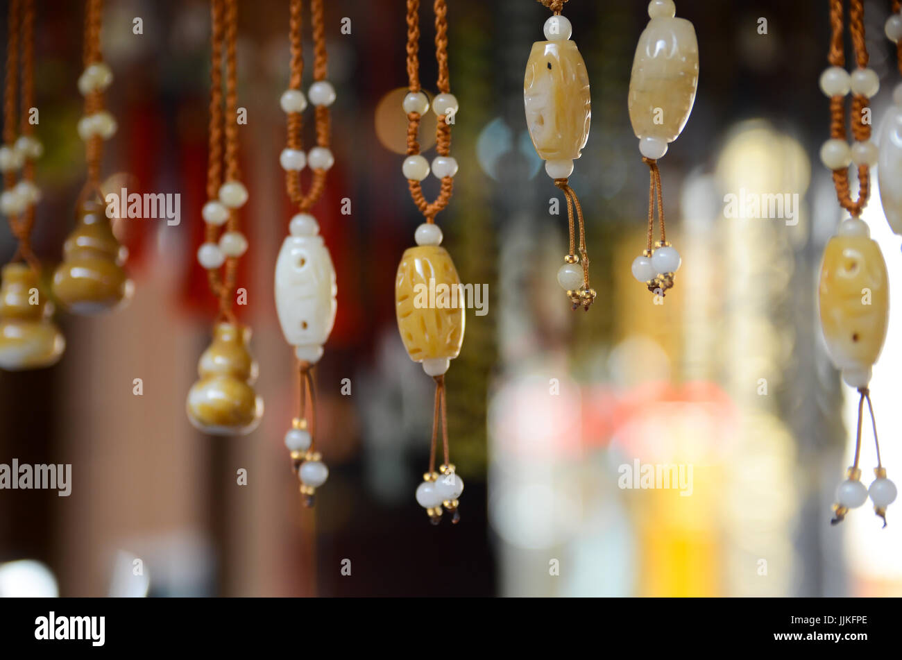 Vendor in China selling chinese trinkets Stock Photo - Alamy