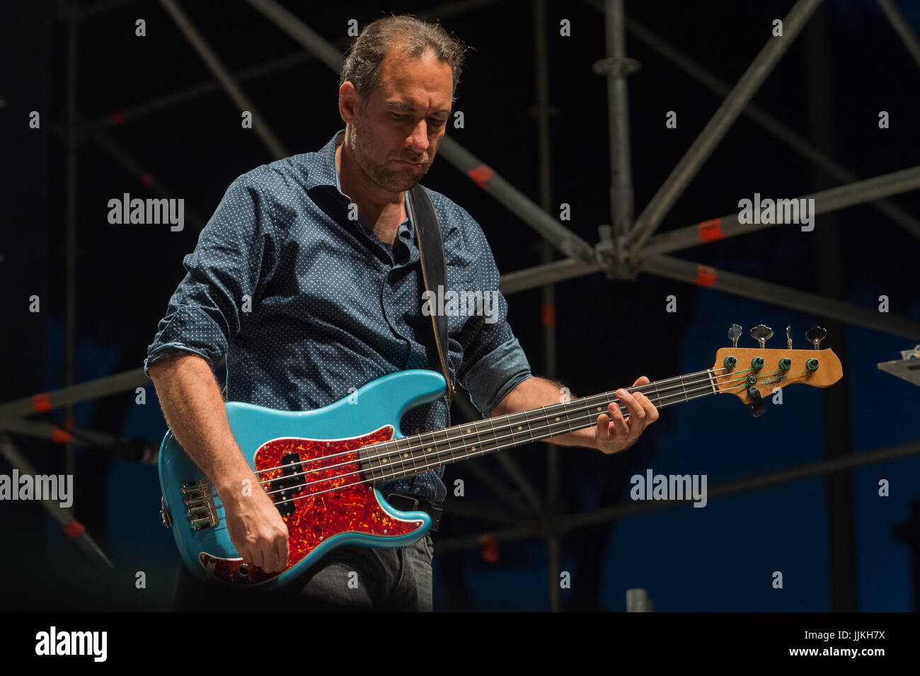 Andy hess on bass hi-res stock photography and images - Alamy