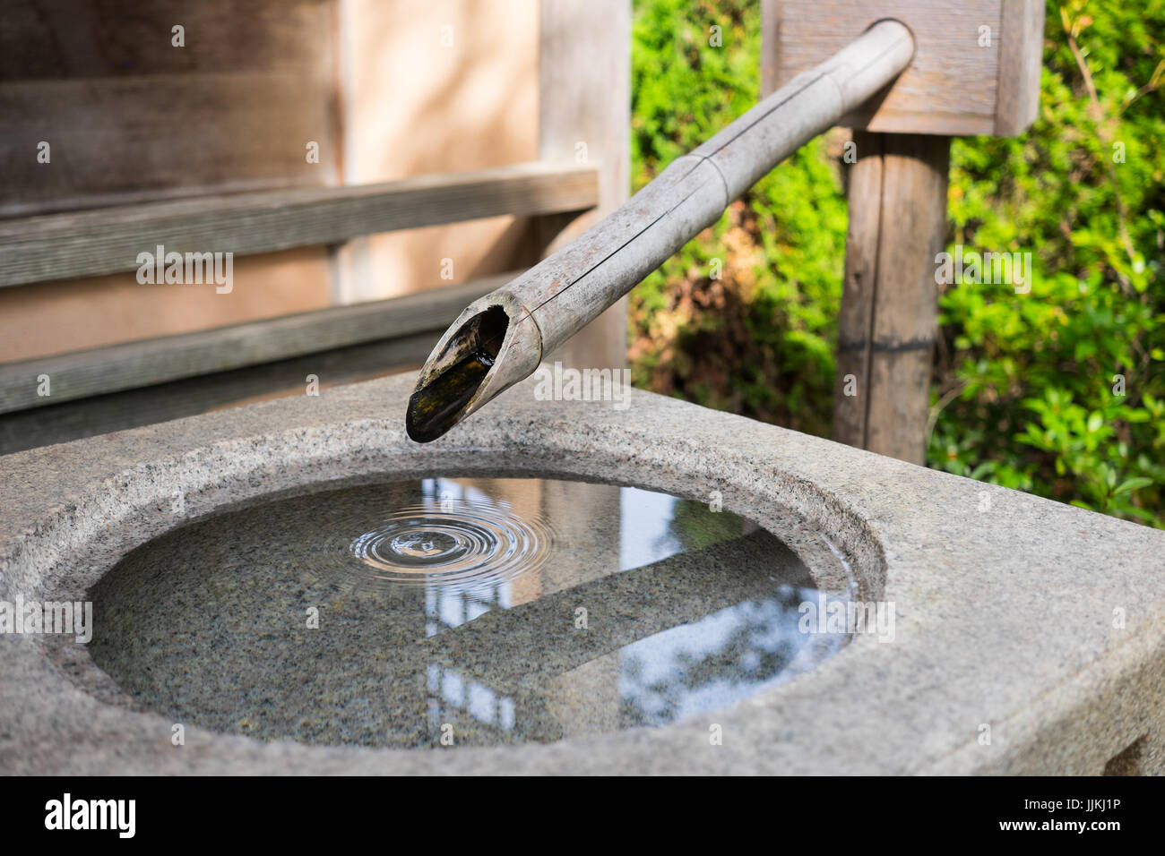 Japanese water basin Stock Photo - Alamy
