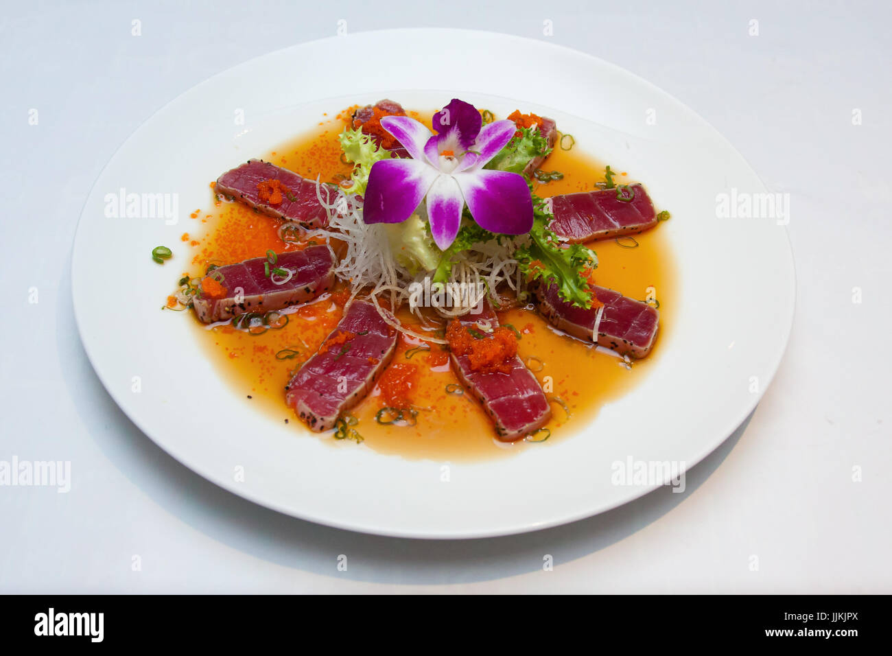 raw meat arranged on a round plate Stock Photo - Alamy