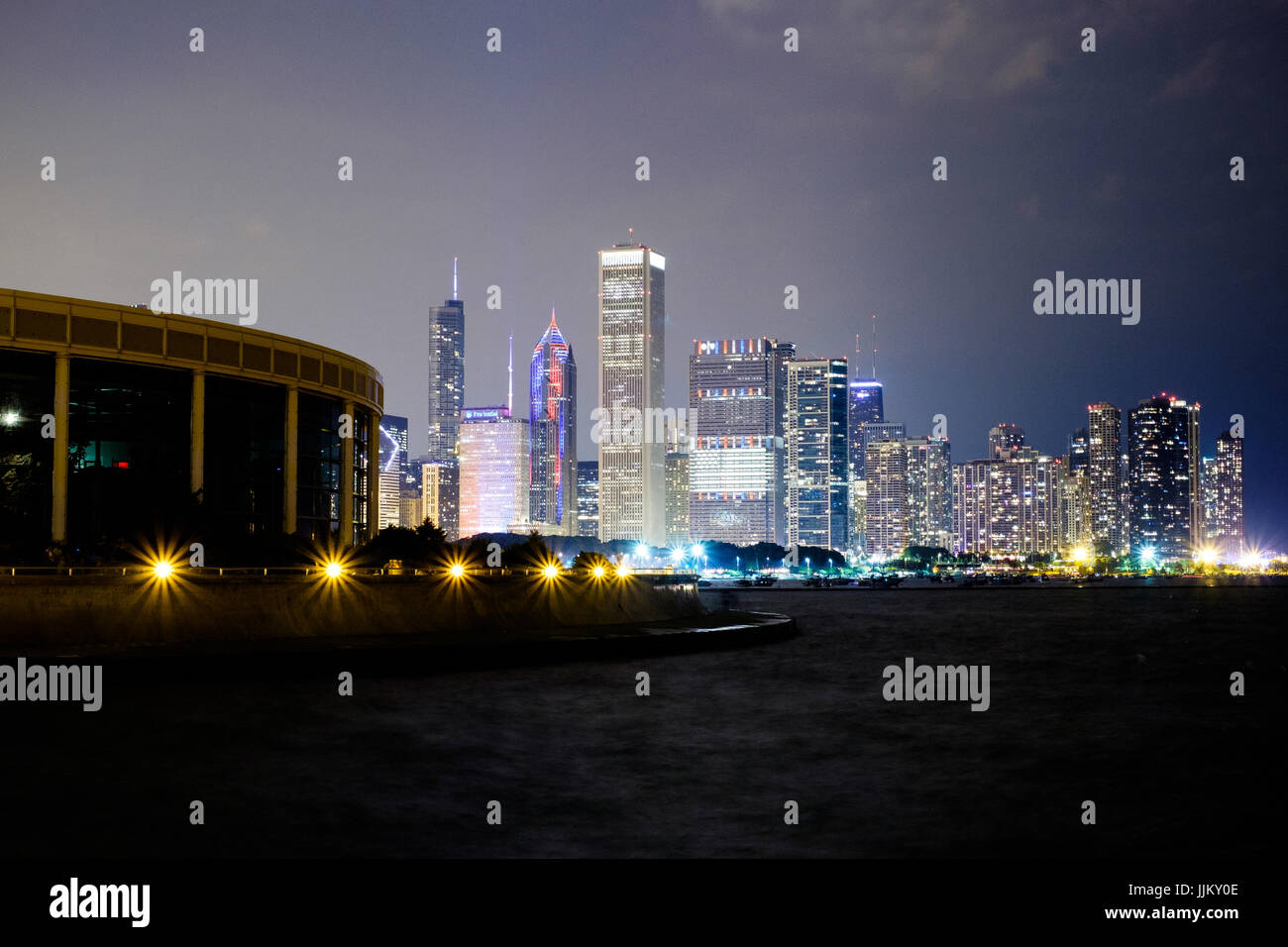 chicago lakefront skyline at night Stock Photo - Alamy