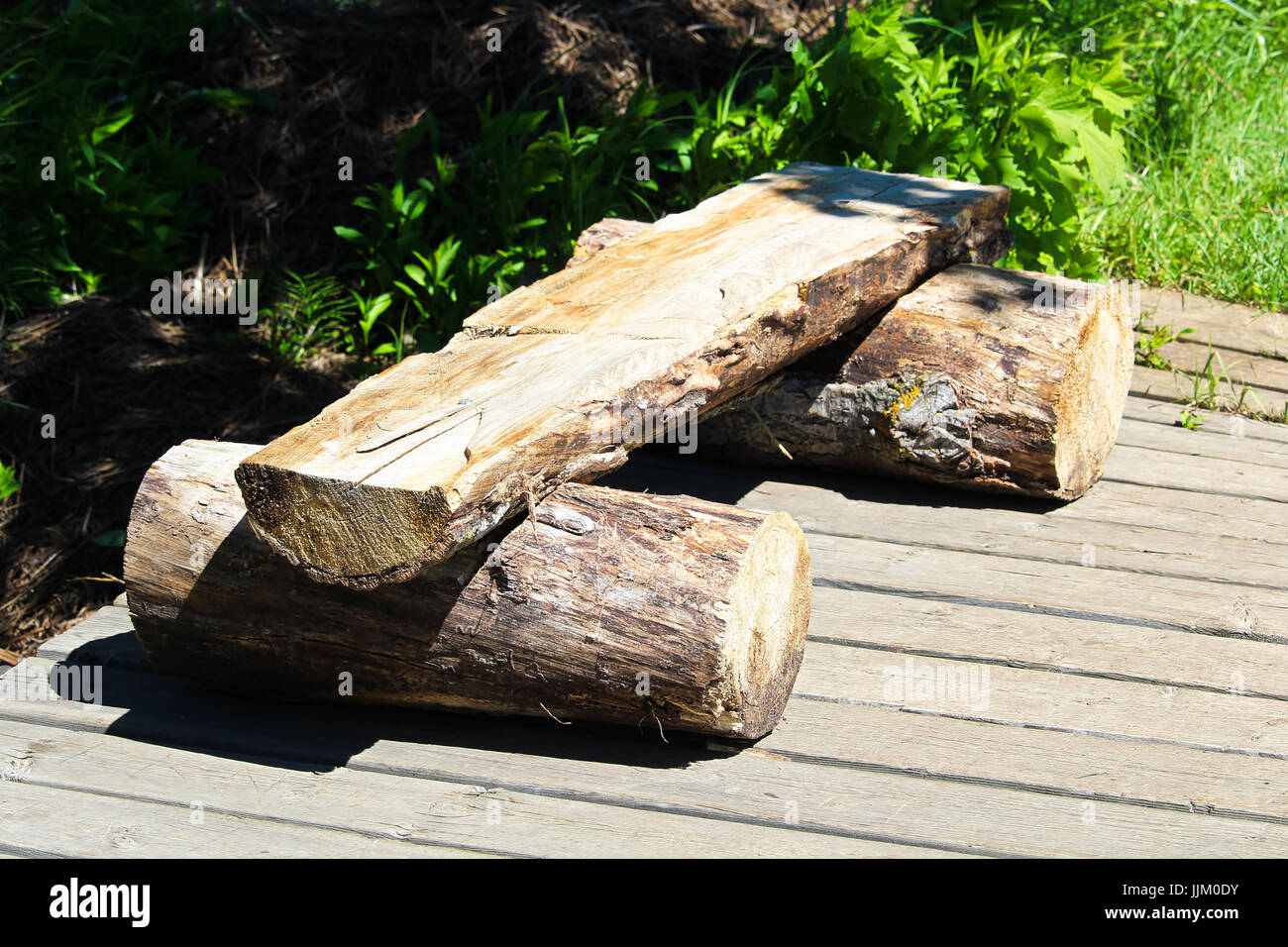 A split log wooden bench on a boardwalk trail Stock Photo - Alamy