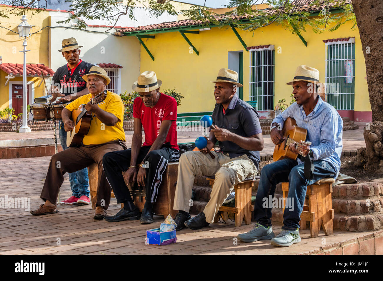 Cuban bongo drums hi-res stock photography and images - Alamy