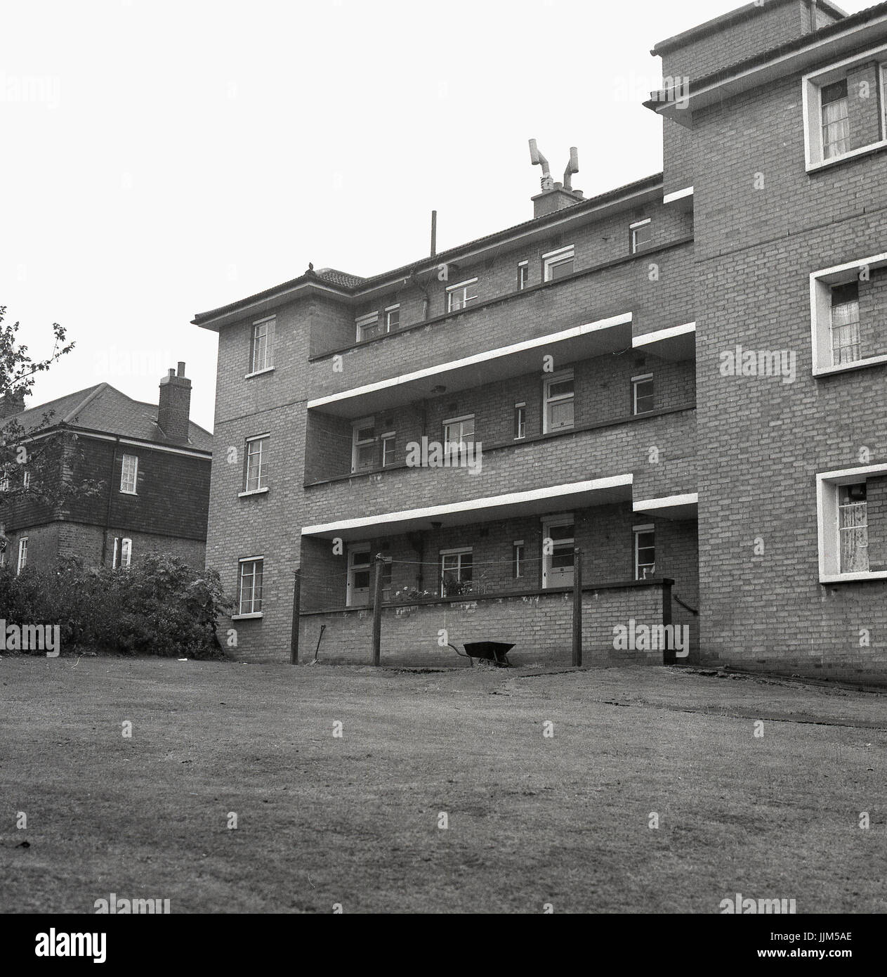 1970s block of flats hi-res stock photography and images - Alamy