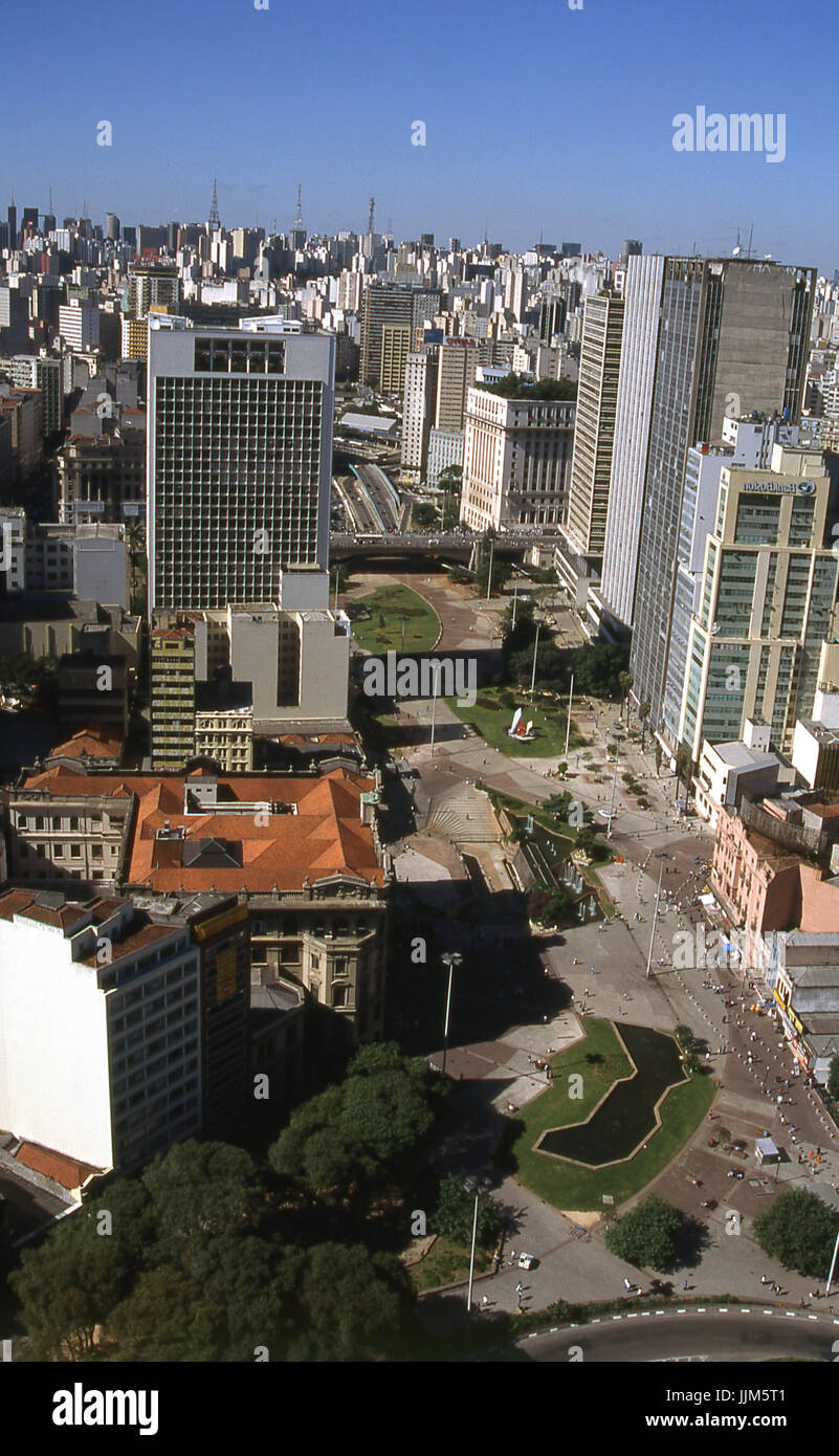 Valley anhangabau banespa building hi-res stock photography and images ...