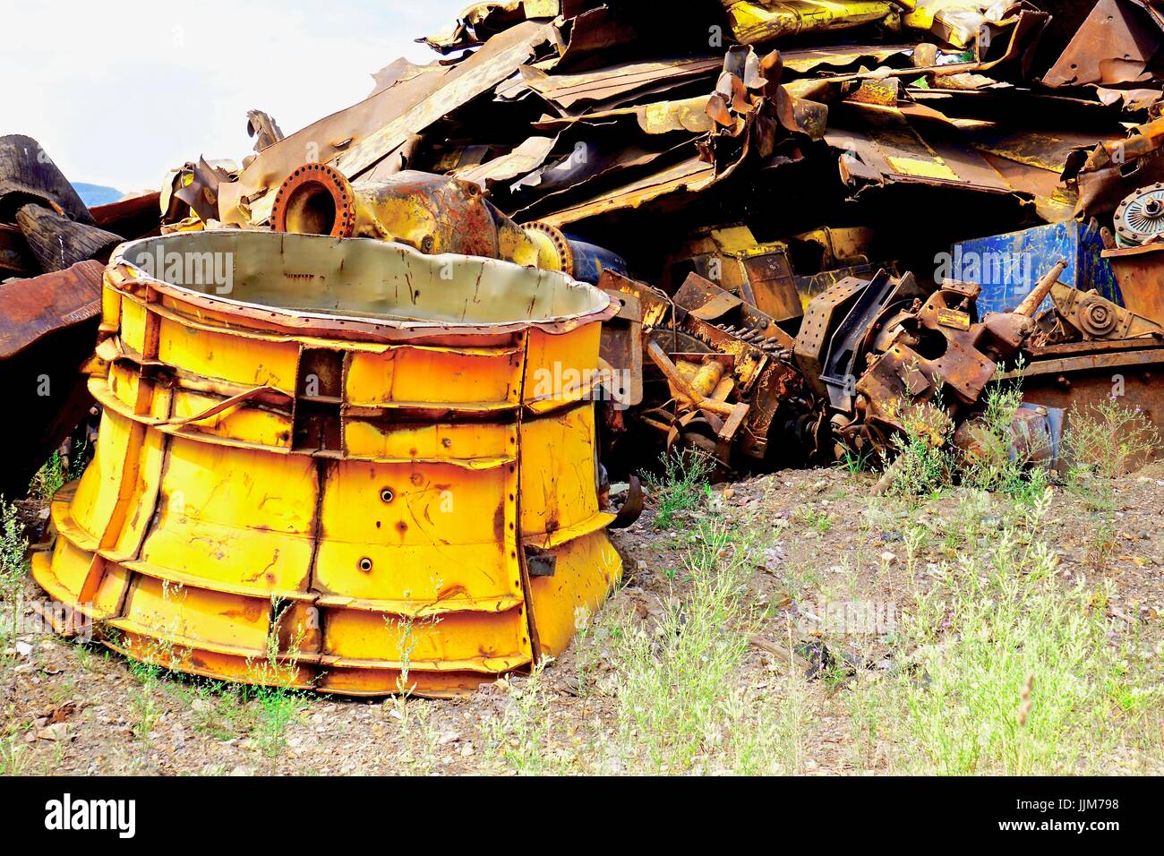 Scrap metal man hi-res stock photography and images - Alamy