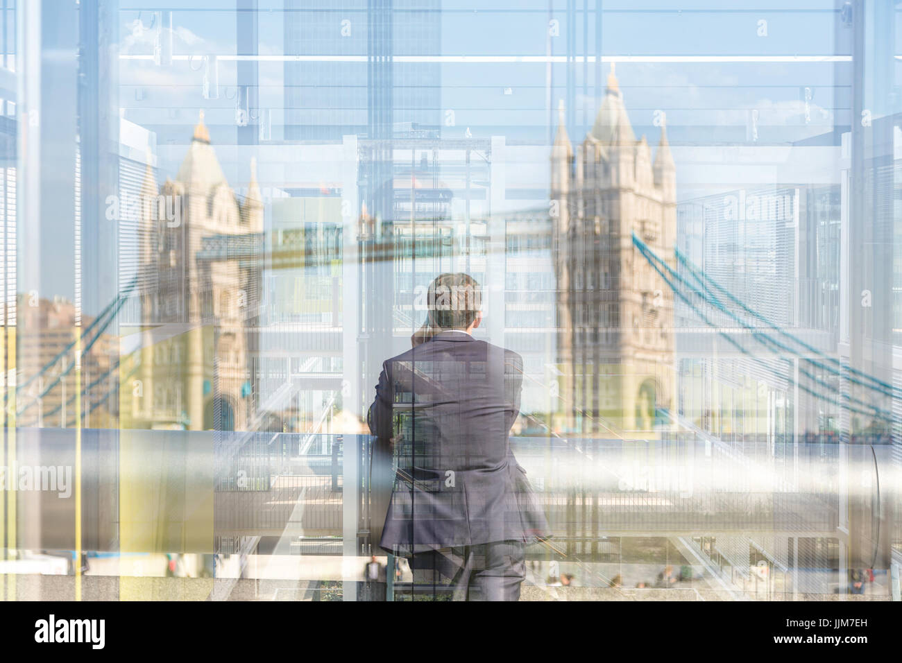 City of london business man hi-res stock photography and images - Alamy