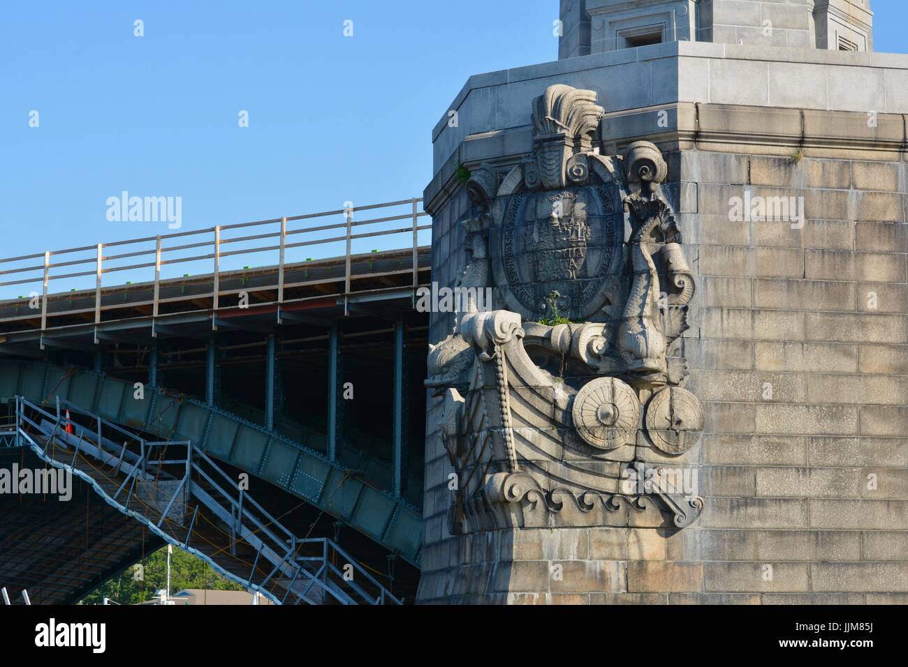 The iconic Longfellow Bridge between Boston and Cambridge ...