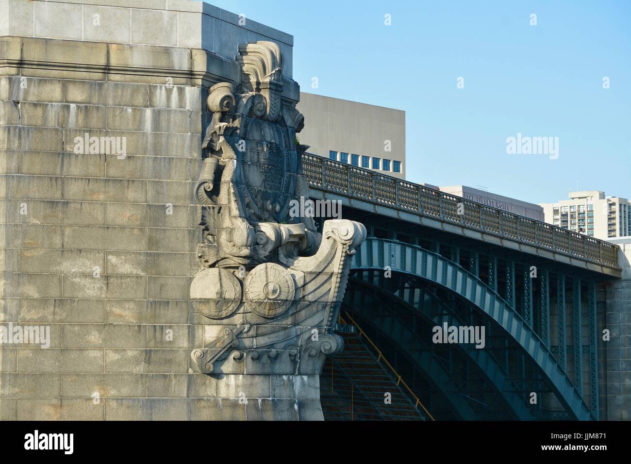 The iconic Longfellow Bridge between Boston and Cambridge ...