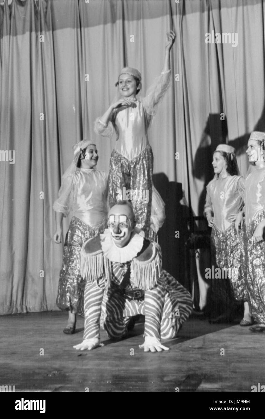 Howdy doody costume hi-res stock photography and images - Alamy