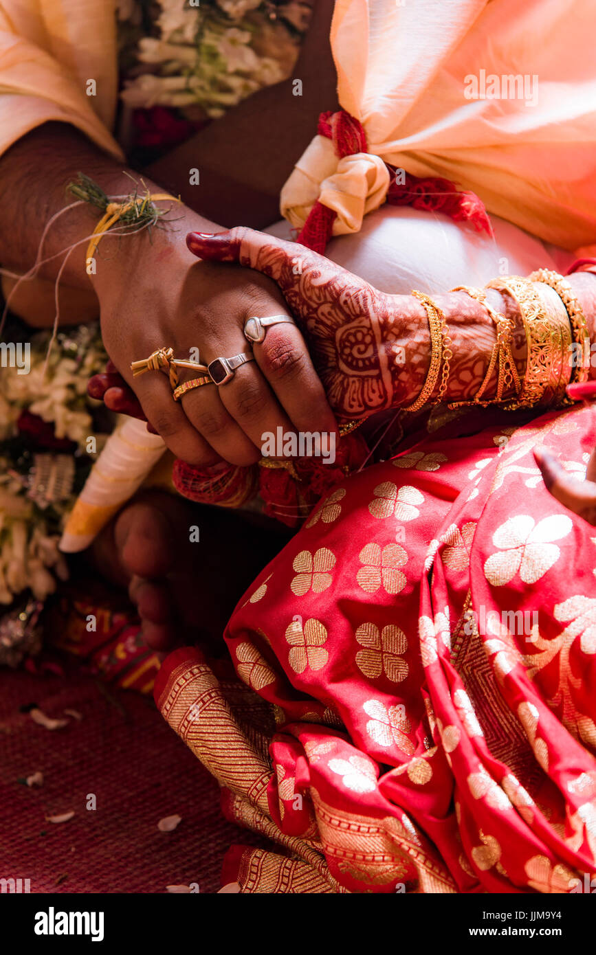 Bengali bride groom hi-res stock photography and images - Alamy