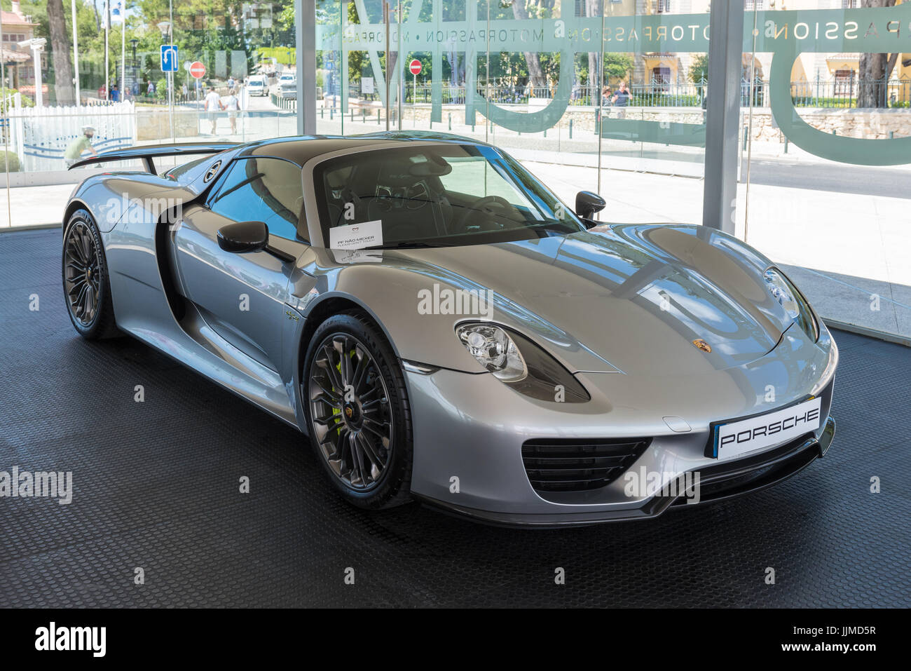 Porsche 918 spyder hi-res stock photography and images - Alamy