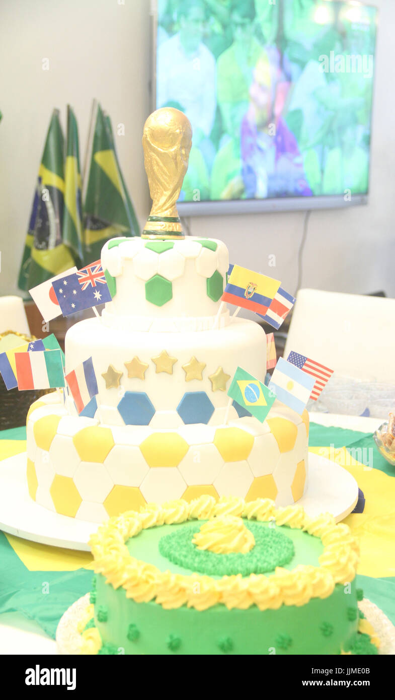 Flag cake brazil hi-res stock photography and images - Alamy