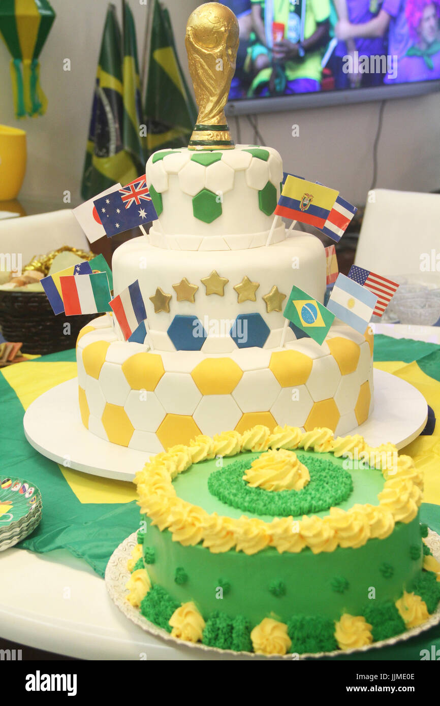 Flag cake brazil hi-res stock photography and images - Alamy