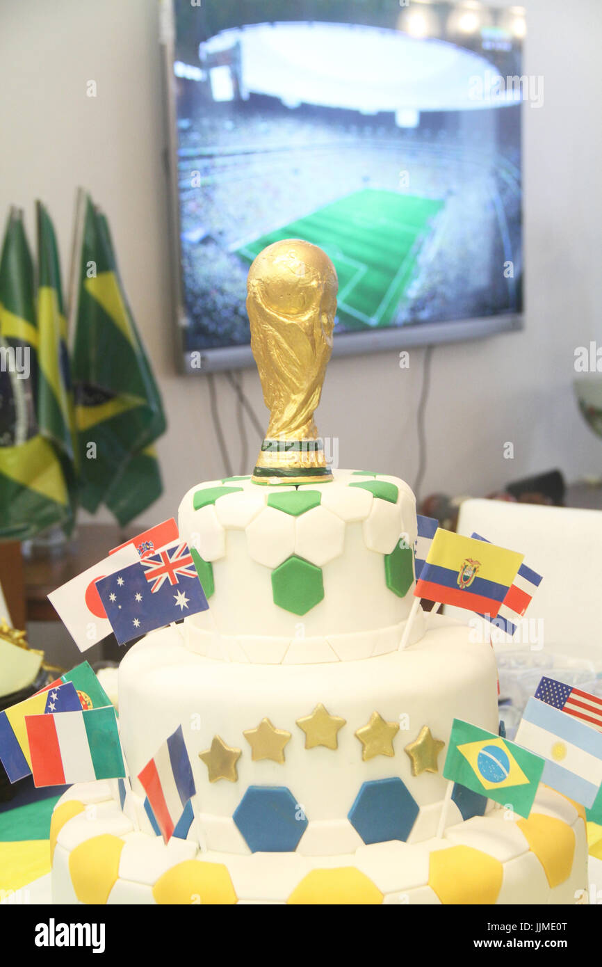 Flag cake brazil hi-res stock photography and images - Alamy
