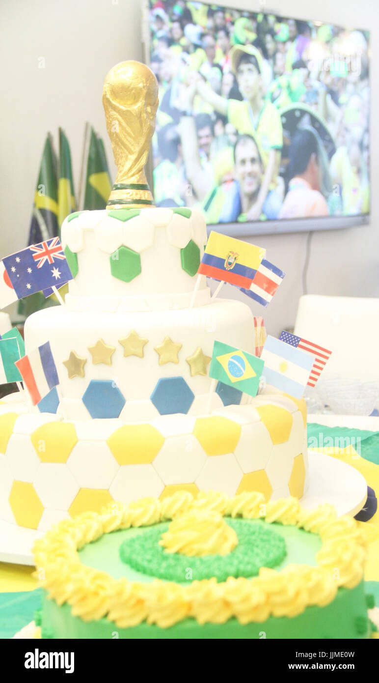 Flag cake brazil hi-res stock photography and images - Alamy