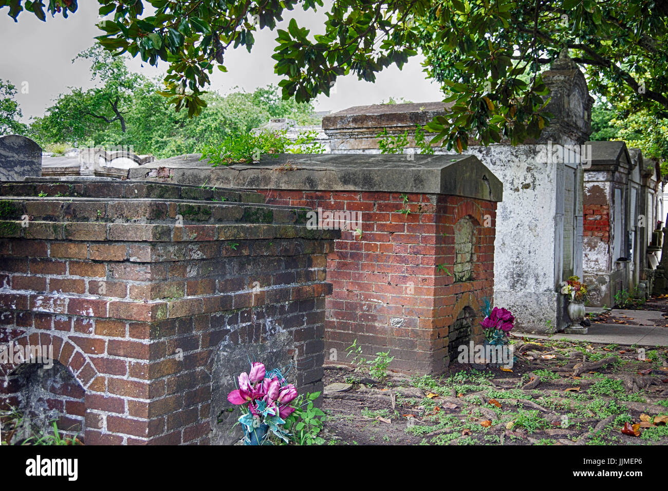 Lafayette tomb hi-res stock photography and images - Alamy
