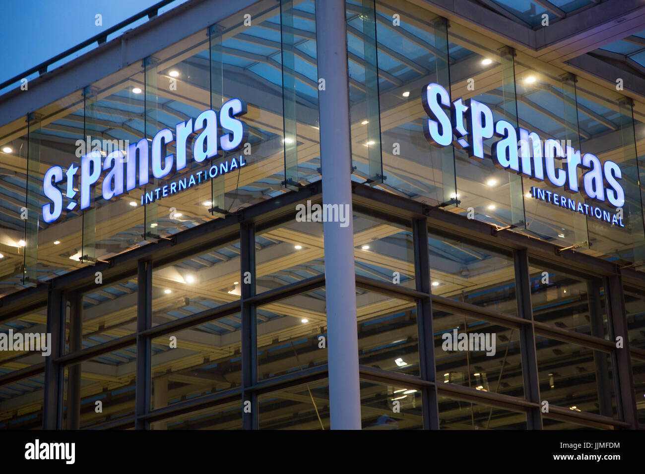 Train station signs hi-res stock photography and images - Alamy