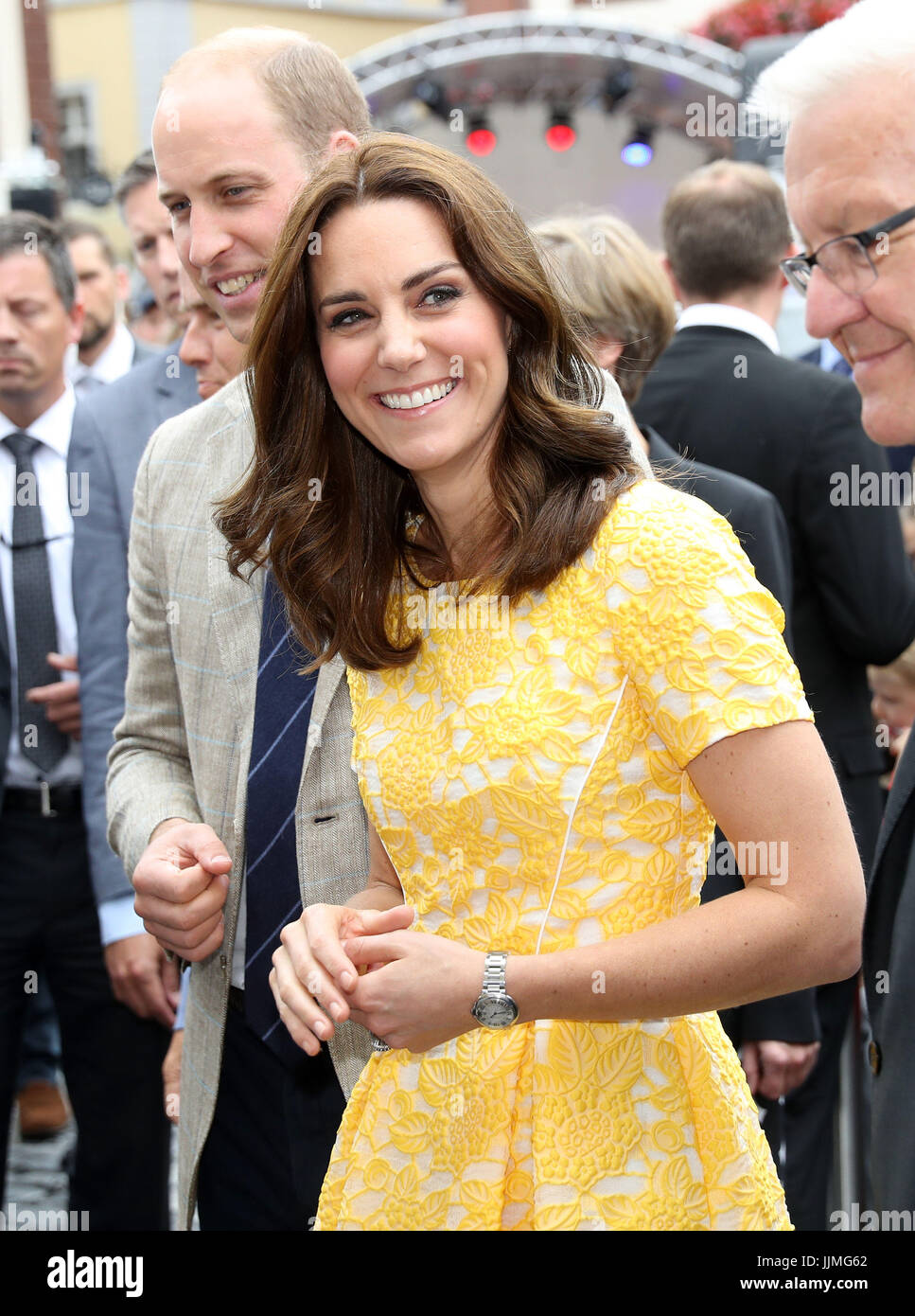 The Duke and Duchess of Cambridge tour a traditional German market in ...