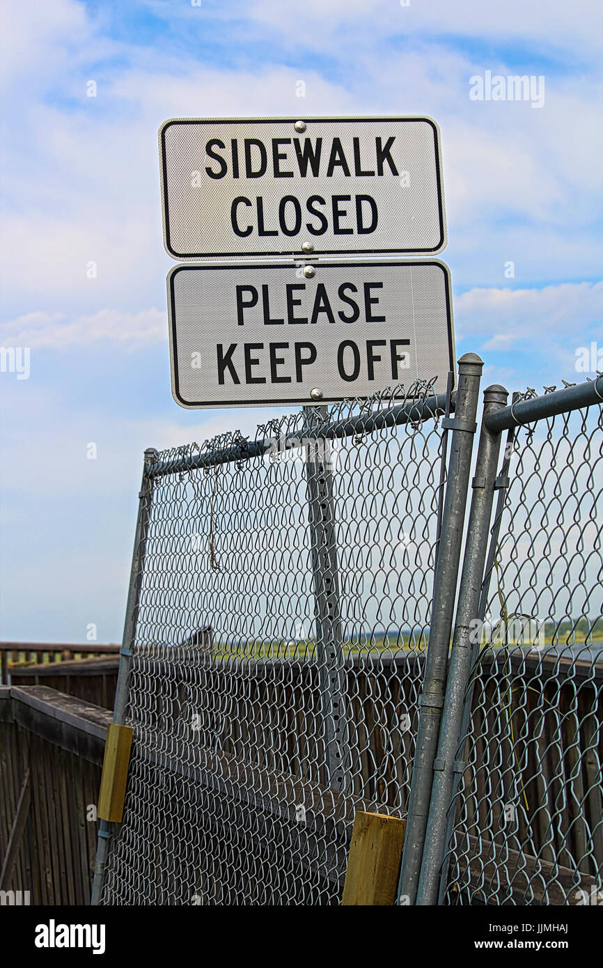 Sidewalk closed, please keep off signs closing a sidewalk Stock Photo ...
