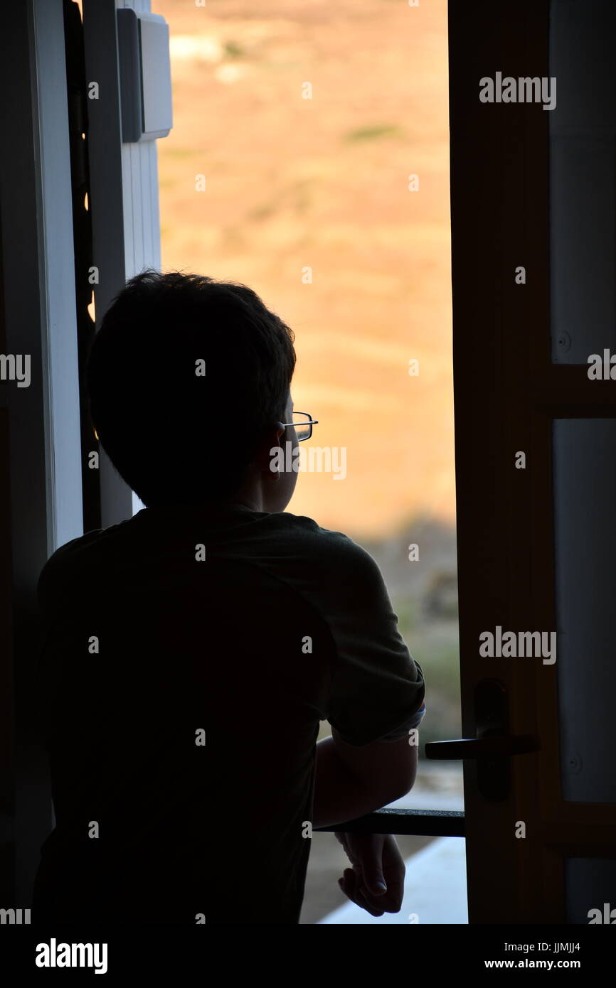 Boy looking out of the window hi-res stock photography and images - Alamy