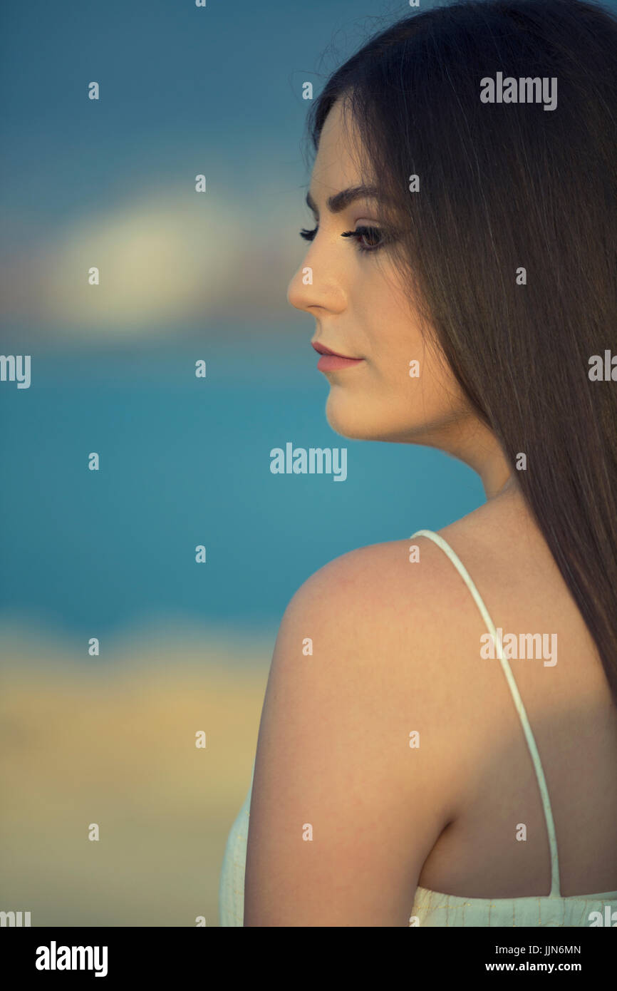 Profile middle eastern woman hi-res stock photography and images - Alamy