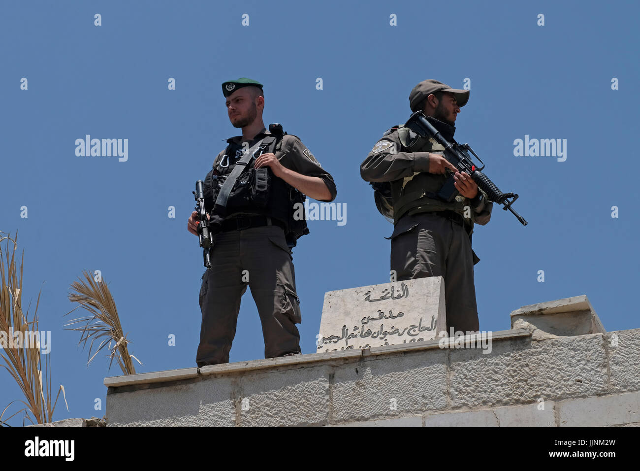 Israeli border policemen stand guard outside Lion's gate in East ...