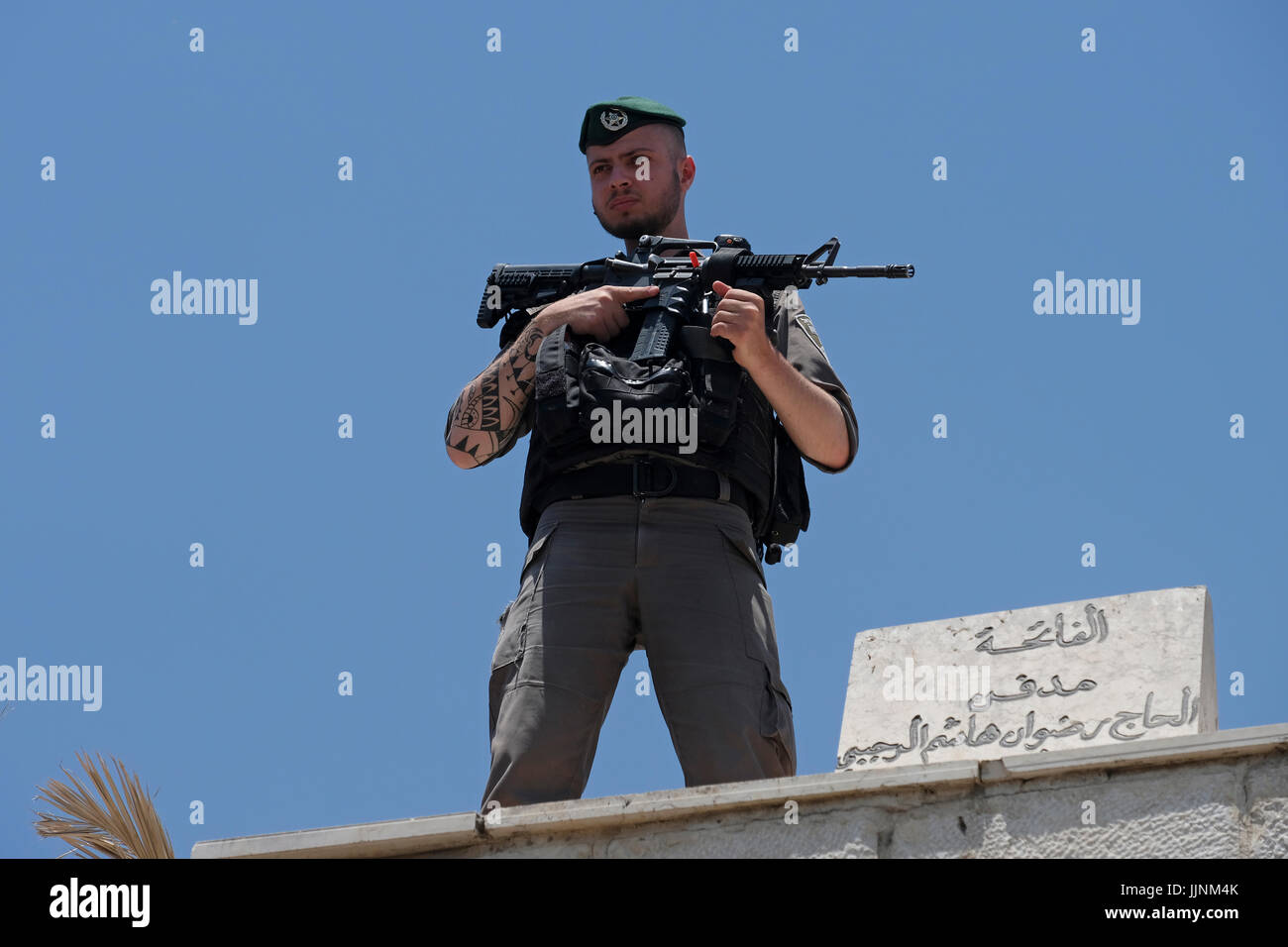 Israeli border policemen stand guard outside Lion's gate in East ...