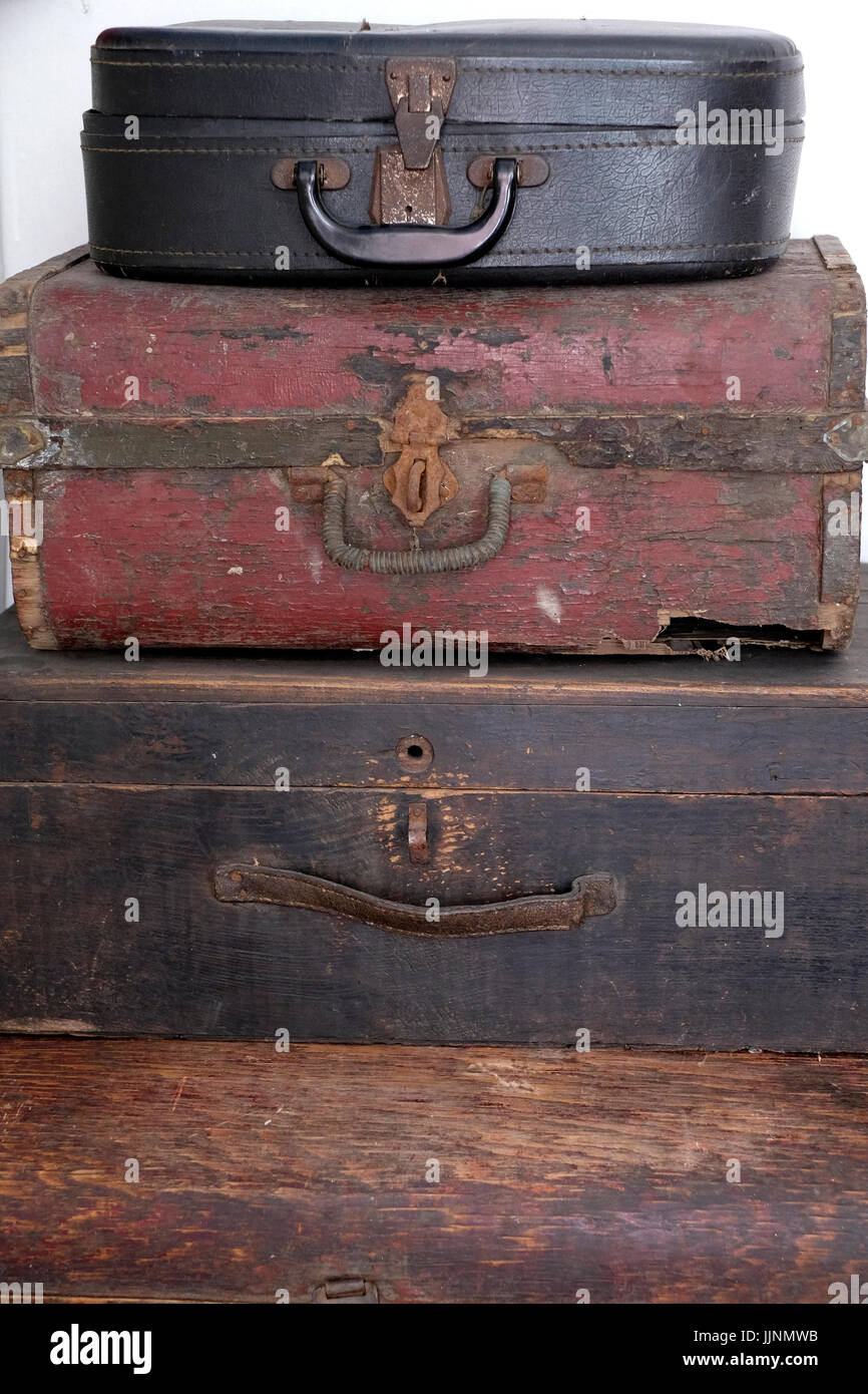 A pile of old suitcases Stock Photo - Alamy